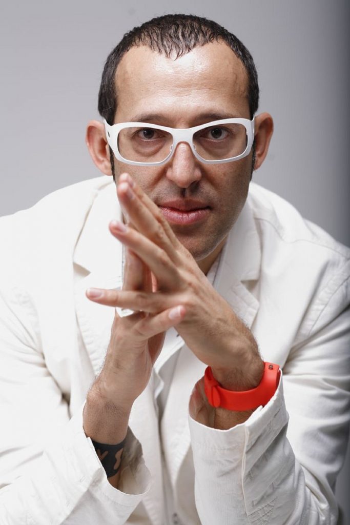 KARIM RASHID Hoàng Tử Của Những Đường Cong - Deluxe Vietnam