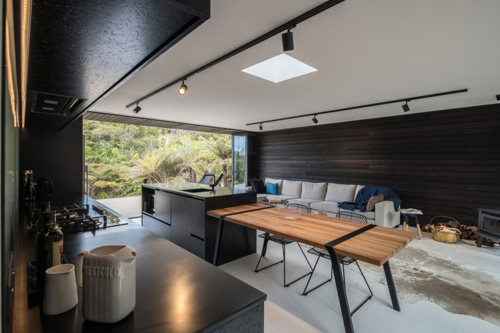 GIAN BẾP HIỆN ĐẠI Đẳng Cấp Với Tông Đen Huyền Bí - Deluxe Vietnam